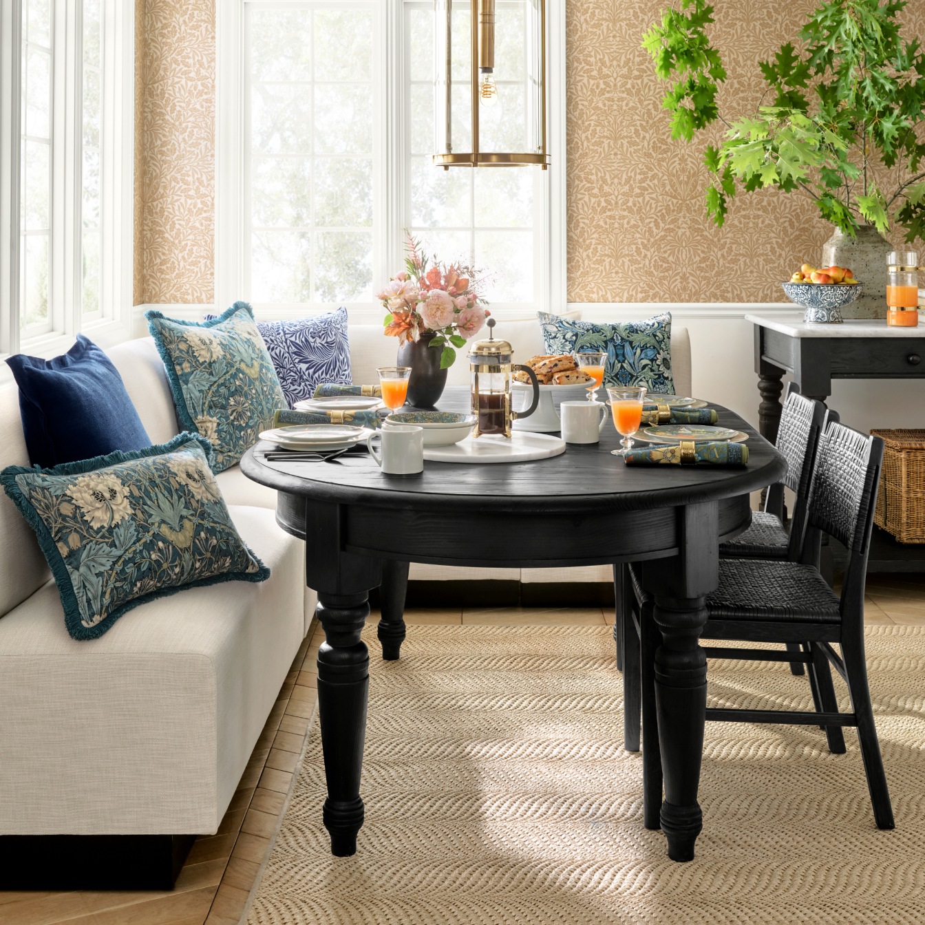 Williams sonoma harvest table store