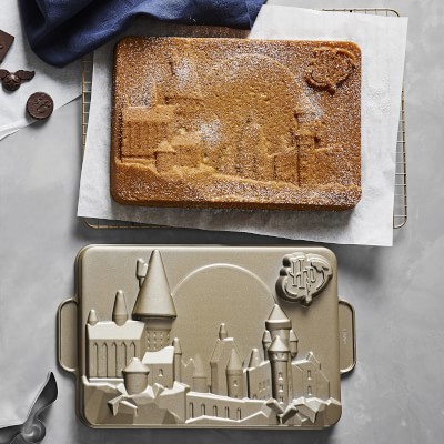 HARRY POTTER™ Hogwarts Cast Aluminum Nonstick Cake Pan | Williams Sonoma