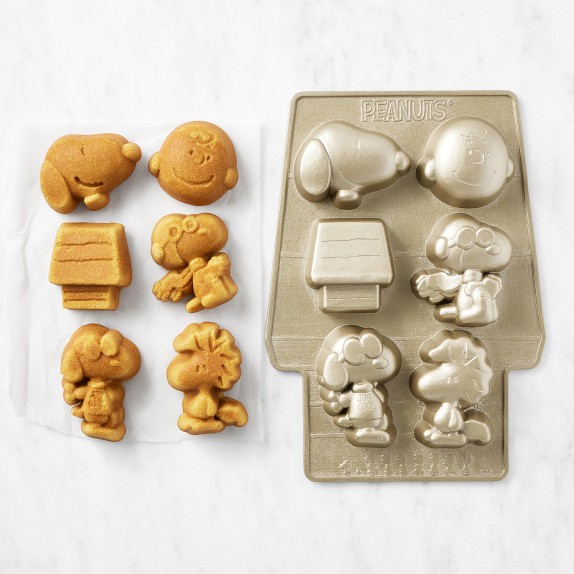 PEANUTS™ Nonstick Cakelet Pan, 14" x 10" | Williams Sonoma