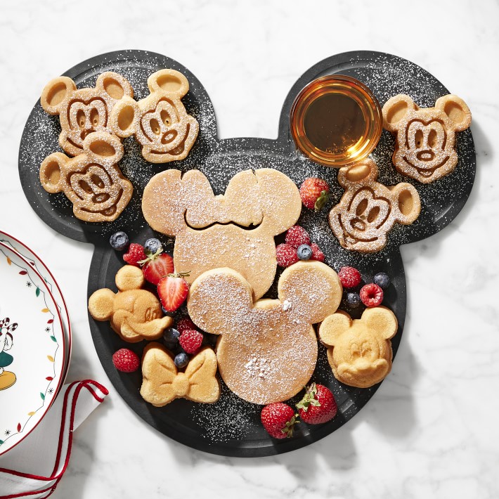 Williams Sonoma Mickey and Minnie Mouse Cast Aluminum Cakelet Pan 11 x 10 Williams Sonoma